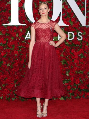 Beth Behrs Body Measurements Height Weight Bra Size Shoe Vital Statistics