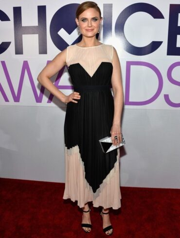 Emily Deschanel Height Weight Body Measurements Bra Size Shoe Statistics