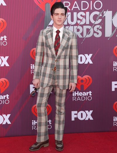 Drake Bell Height Weight Shoe Size Body Measurements Facts Family Drake Bell Height Weight Shoe Size Body Measurements Facts Family