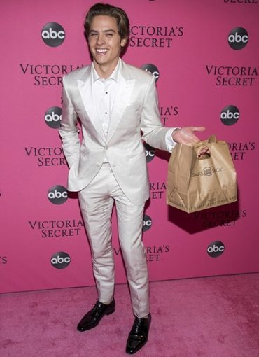 Dylan Sprouse Height Weight Shoe Size Measurements Family Ethnicity