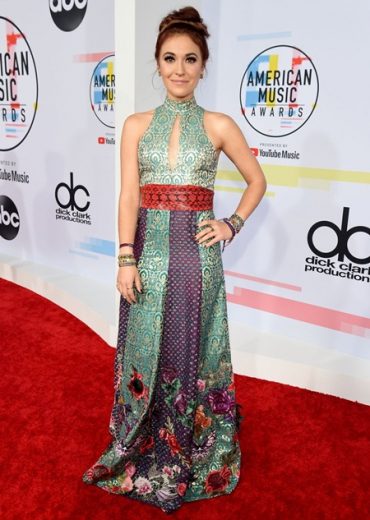 Lauren Daigle Measurements Height Weight Shoe Size Stats Facts Family