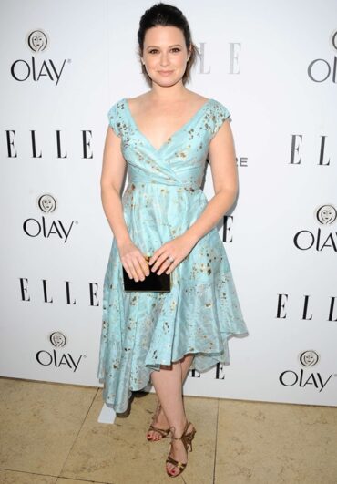 Katie Lowes Height Weight Body Measurements Shoe Size Statistics