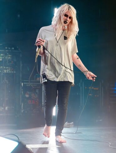 Laura Les Height Weight Body Measurements Net Worth Family