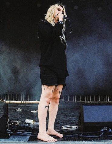 Laura Les Height Weight Body Measurements Net Worth Family