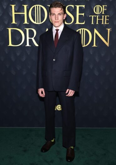 Ewan Mitchell Height Weight Body Measurements Net Worth Religion